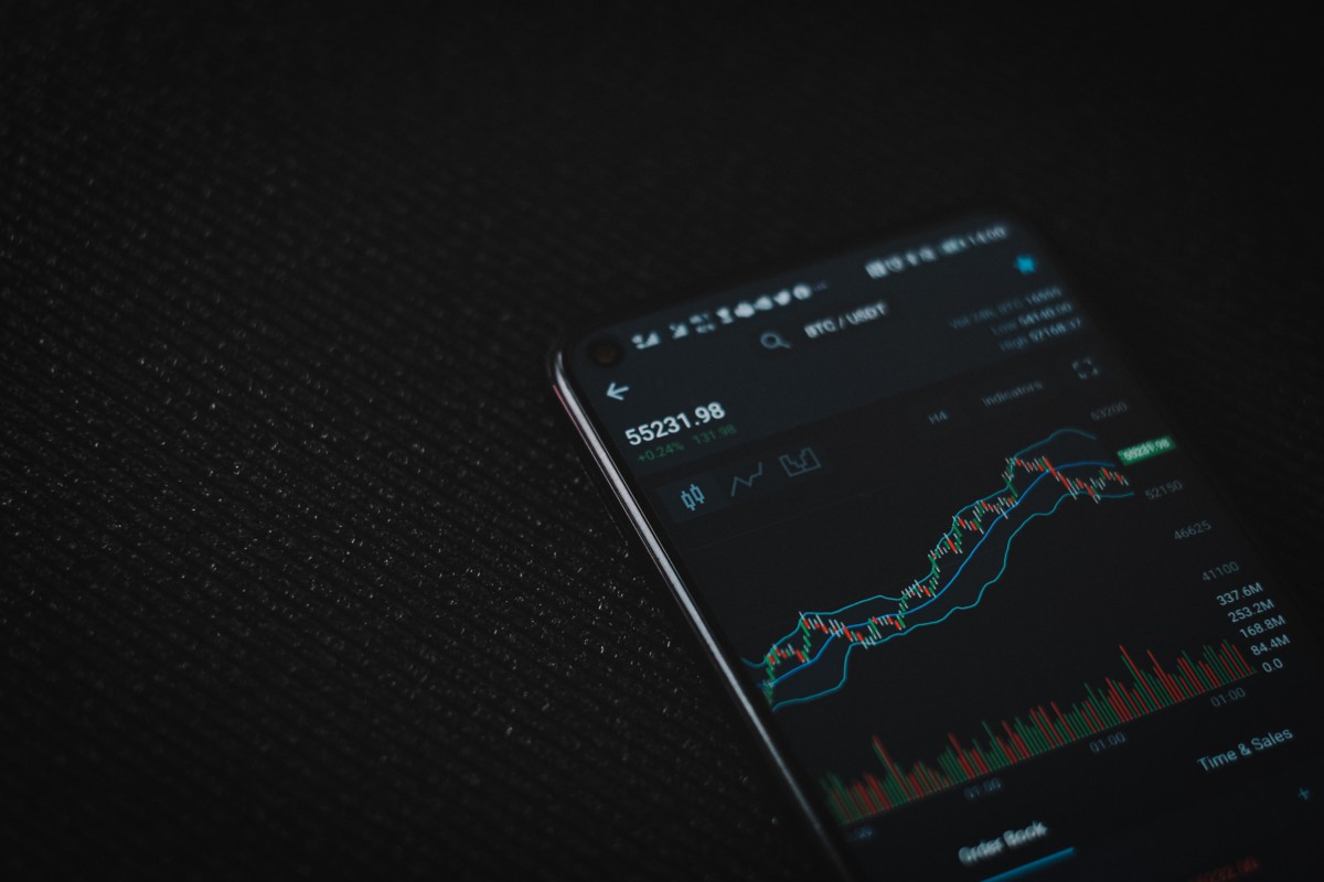 Apa Itu Trading Halt, Cara Kerja dan Contohnya? - Pintu Blog