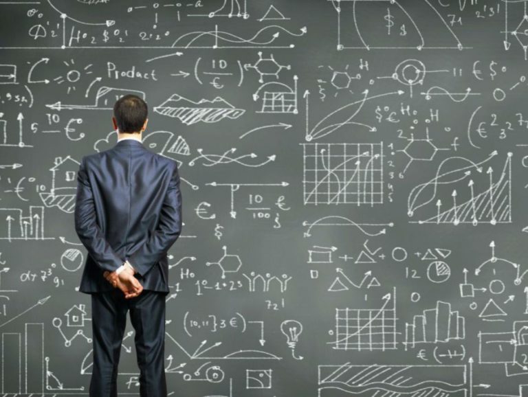 Data Driven: Pengertian, Manfaat, dan Aplikasinya dalam AI dan Kehidupan Sehari-Hari - Pintu Blog